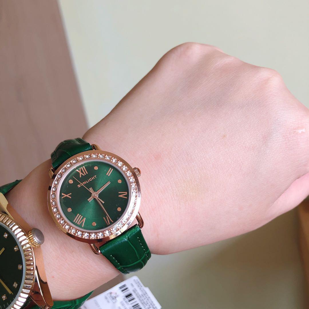 Sunlight green Color watch, Mobile Phones & Gadgets, Wearables & Smart ...