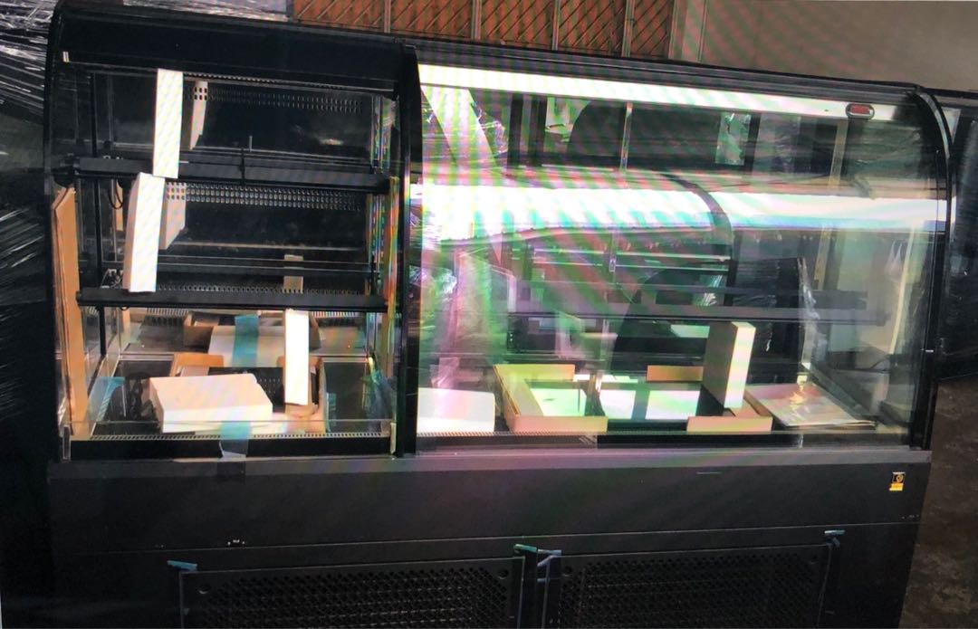 KINCO 6FT cakes and drinks showcase-NEW, Everything Else on Carousell