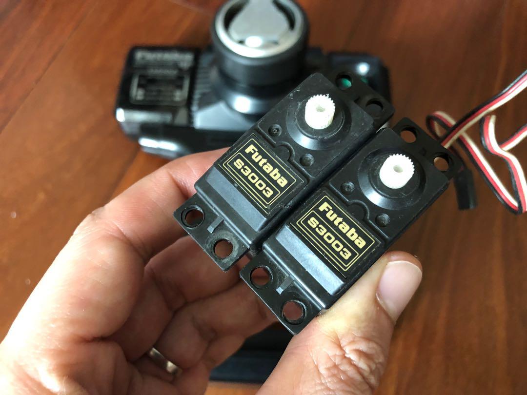 Futaba T2PHKA AM 控連 S3003 servo 兩隻, 興趣及遊戲, 玩具 & 遊戲類 - Carousell