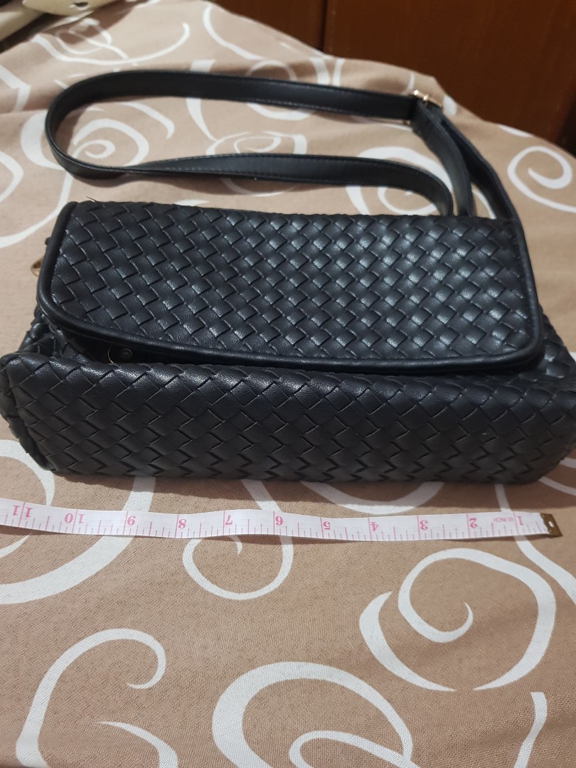 Peridot sling bag, Women's Fashion, Bags & Wallets, Cross-body Bags on ...