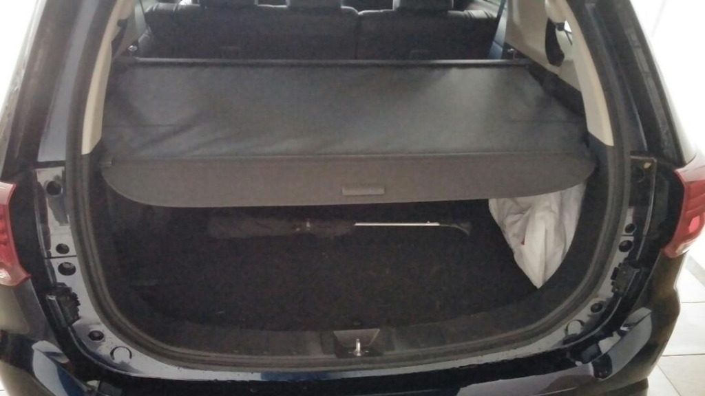 Mitsubishi Outlander Retractable tonneau cover for cargo compartment ...