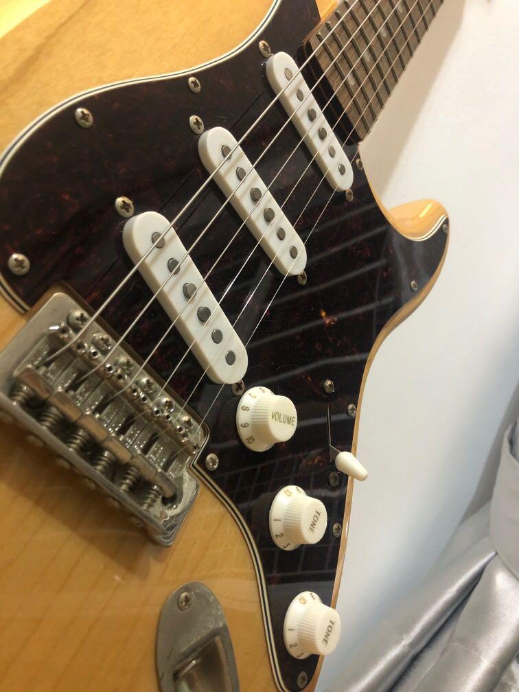 Squier Classic Vibe 70s Stratocaster, Hobbies & Toys, Music & Media ...