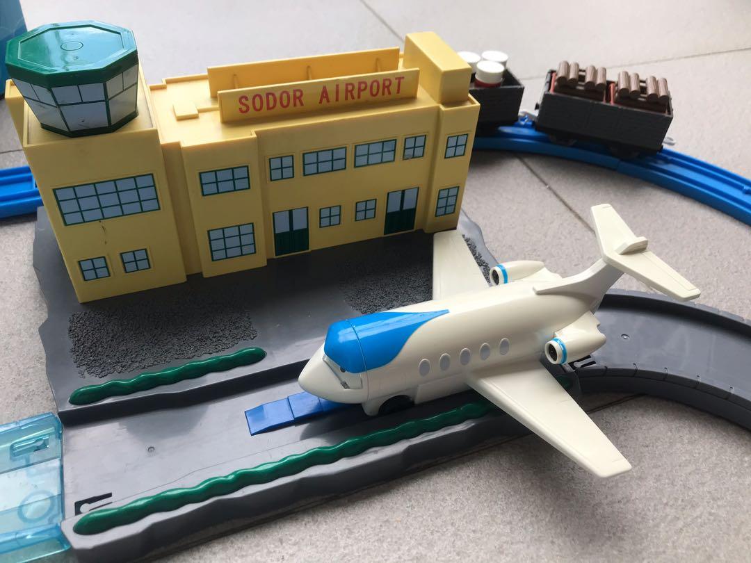 Takara Tomy Thomas and Jeremy Airport Set - motorized Jeremy ...
