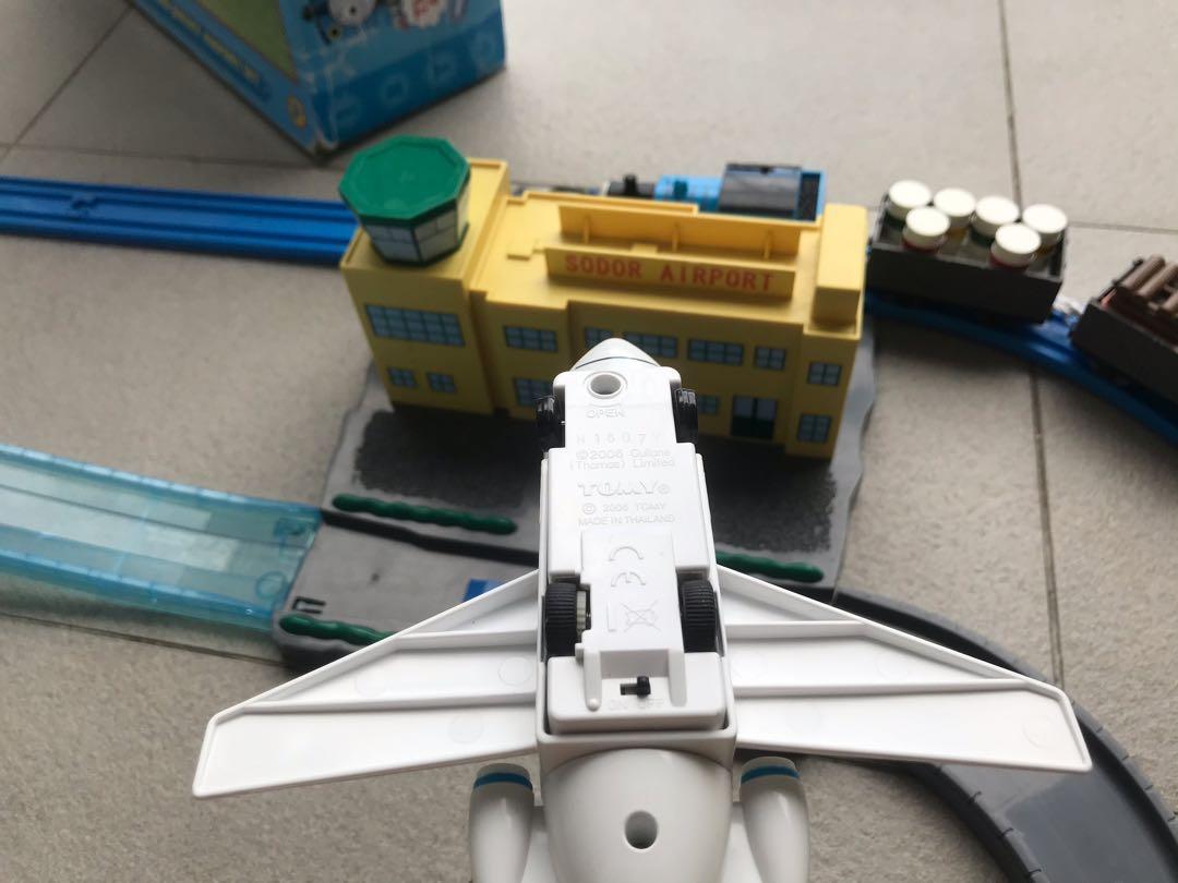 Takara Tomy Thomas and Jeremy Airport Set - motorized Jeremy ...