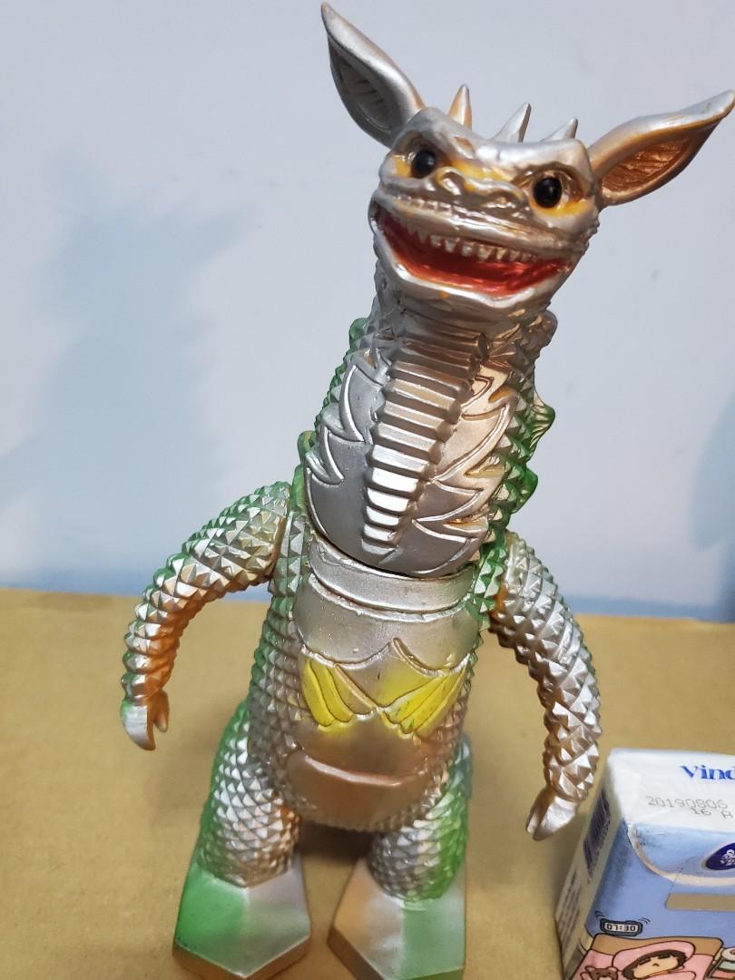 懷舊 腦波怪獸 超人 怪獸 搪膠 sofubi bullmark, 興趣及遊戲, 玩具 & 遊戲類 - Carousell
