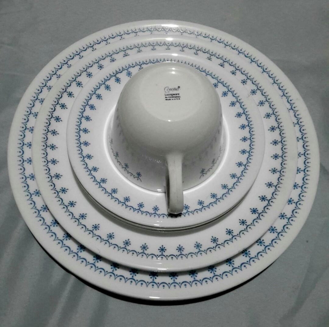 Vintage Corelle Blue Snowflake Dinnerware, Hobbies & Toys, Memorabilia ...