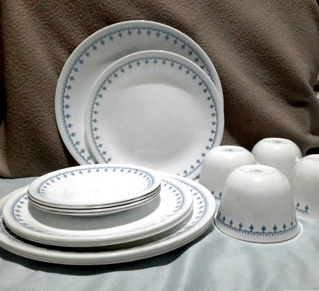 Vintage Corelle Blue Snowflake Dinnerware, Hobbies & Toys, Memorabilia ...