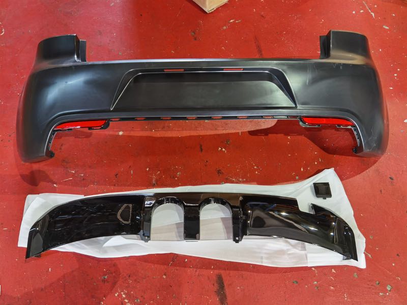 Volkswagen Golf R MK6 rear bumper with diffuser kit, Car Accessories ...
