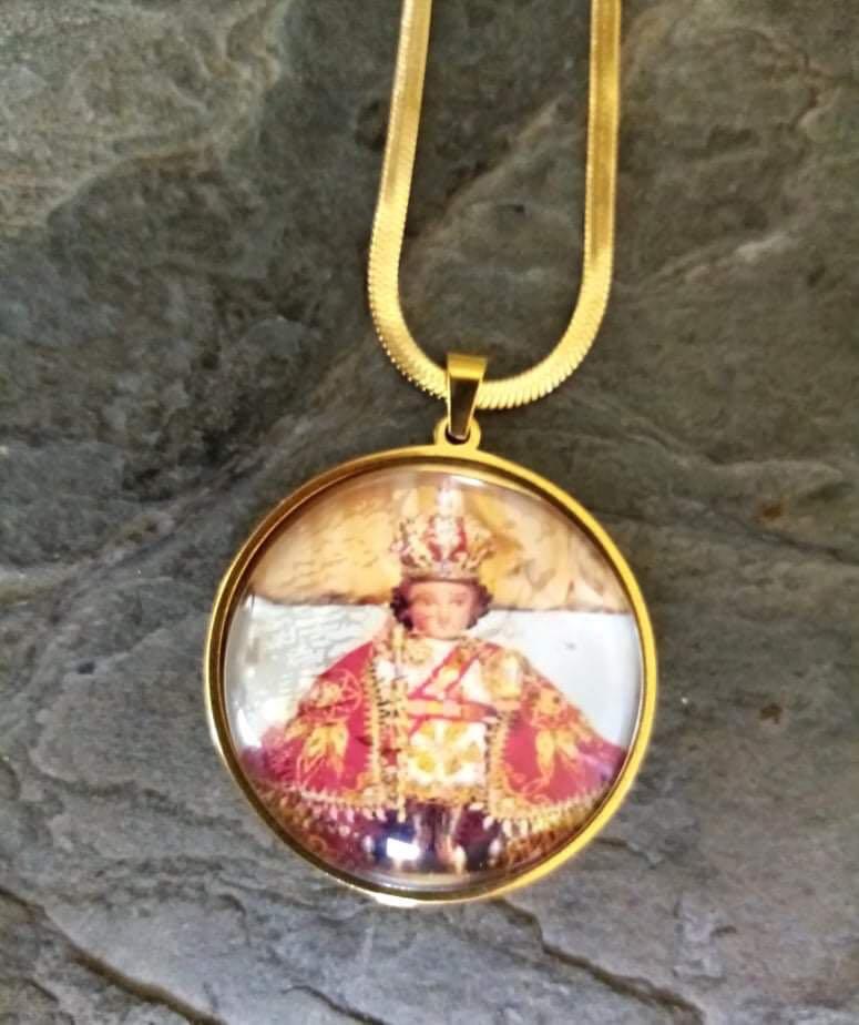 40mm Santo Nino de cebu gold pleated Pendant chain necklace, Women's ...