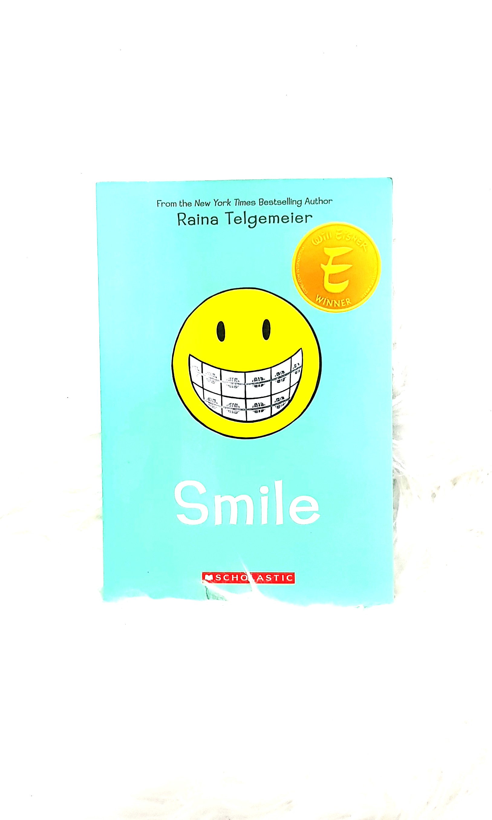 Smile (graphic novel), Hobbies & Toys, Books & Magazines, Children's ...
