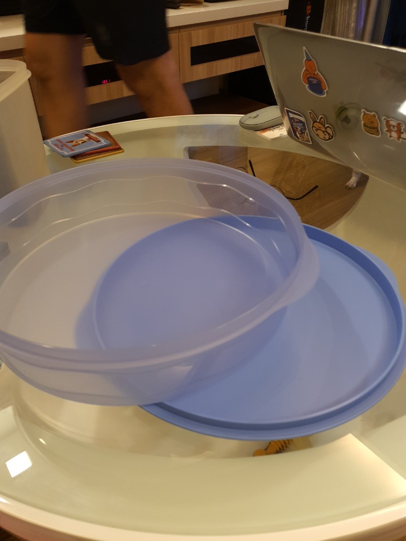 Tupperware cake container/server, Furniture & Home Living, Kitchenware ...