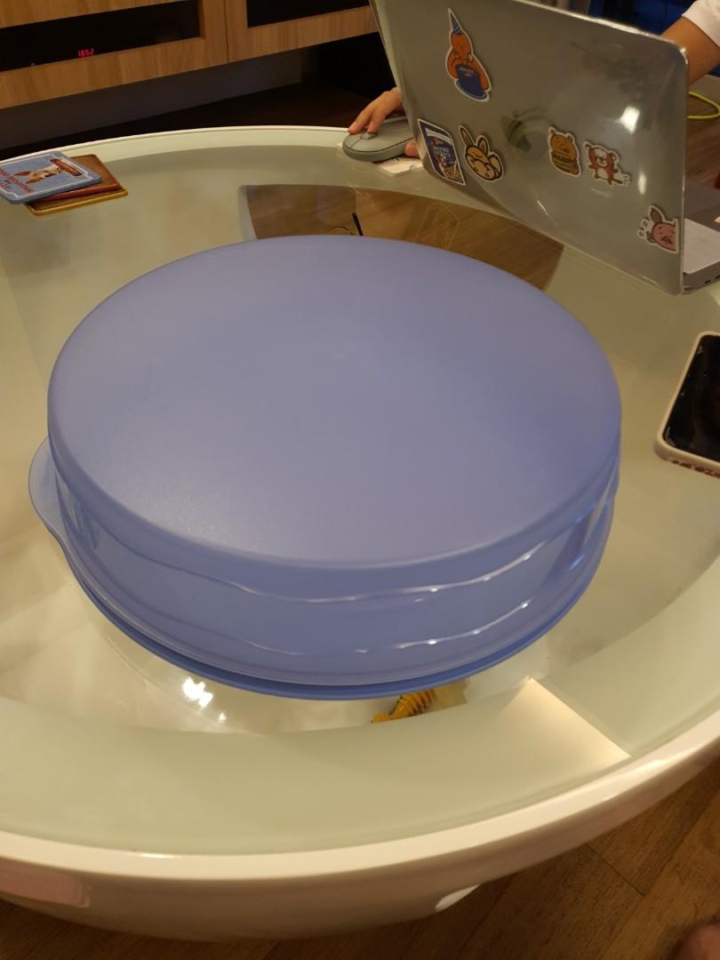Tupperware cake container/server, Furniture & Home Living, Kitchenware ...