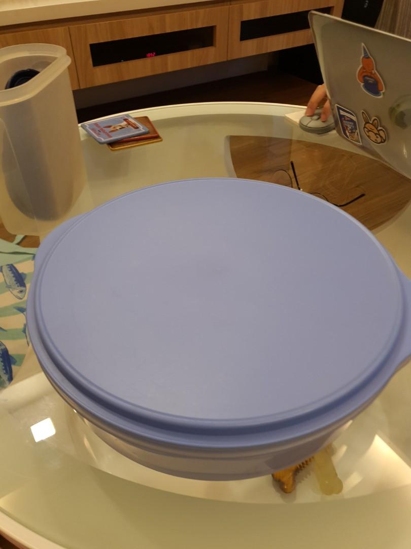Tupperware cake container/server, Furniture & Home Living, Kitchenware ...