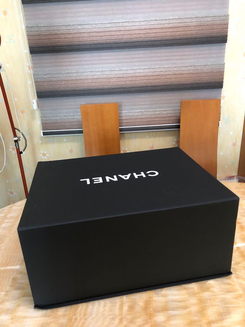 Chanel Box Chanel 盒 46 x 36 x 21 cm, 名牌, 手袋及銀包 - Carousell