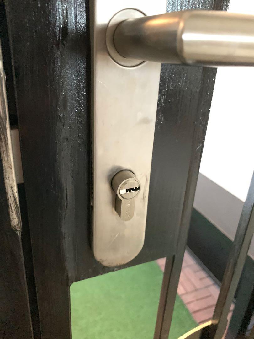 Same key cylinder lock for HDB main door, Furniture & Home Living ...