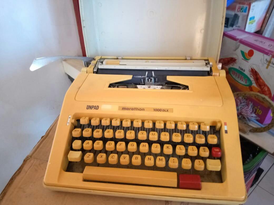 Mesin tik (Vintage), Elektronik, Lainnya di Carousell