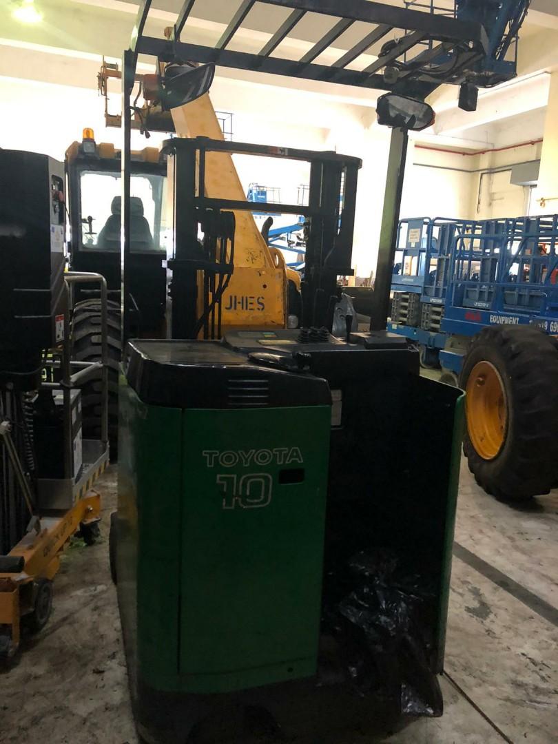 Toyota reach stacker, Everything Else on Carousell