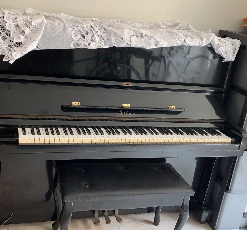 Altas piano, Hobbies & Toys, Music & Media, Musical Instruments on ...
