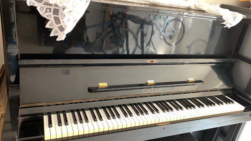 Altas piano, Hobbies & Toys, Music & Media, Musical Instruments on ...