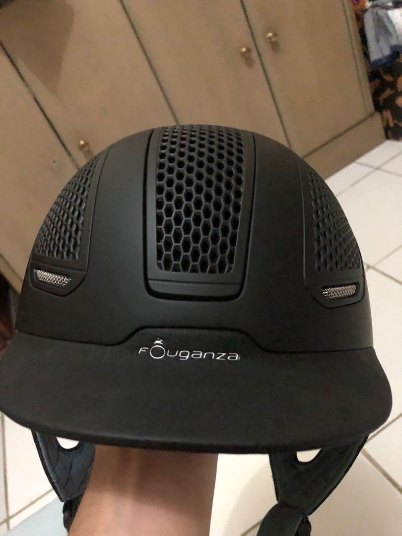 Helm berkuda horse riding fouganza, Olah Raga, Baju Olahraga di Carousell