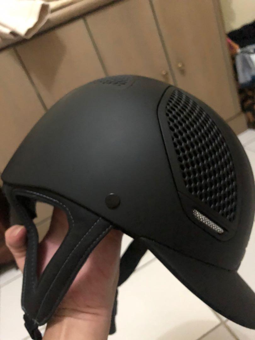 Helm berkuda horse riding fouganza, Olah Raga, Baju Olahraga di Carousell