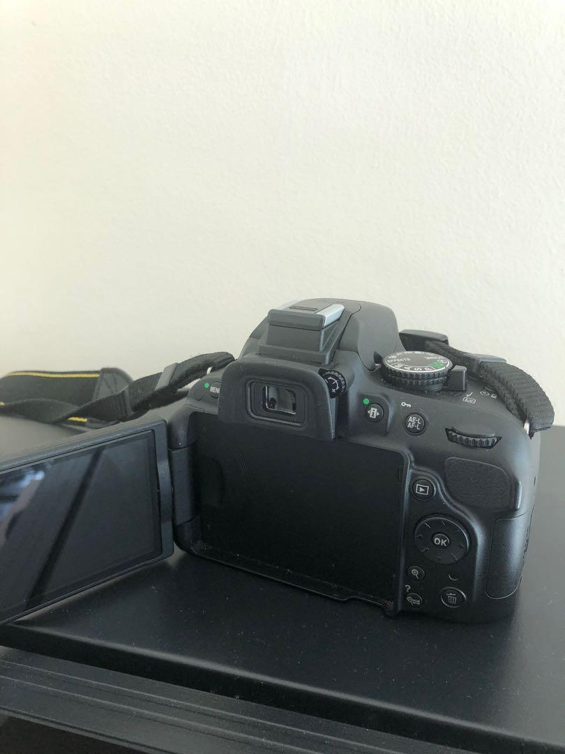 Nikon D5200 /w dry box, original box, 2 lens, 2 bags, battery charger ...