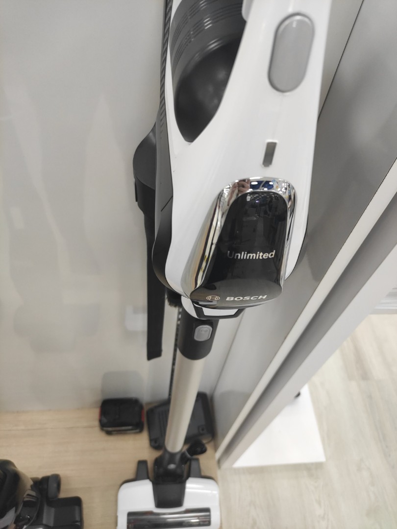 Bosch cordless vacuum (used) RTP $999, TV & Home Appliances, Vacuum ...