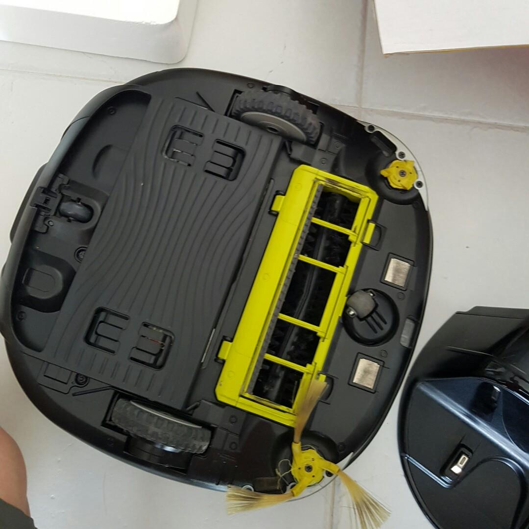 LG roboking smart vacuum robot, Home Appliances, Cleaning & Laundry on ...