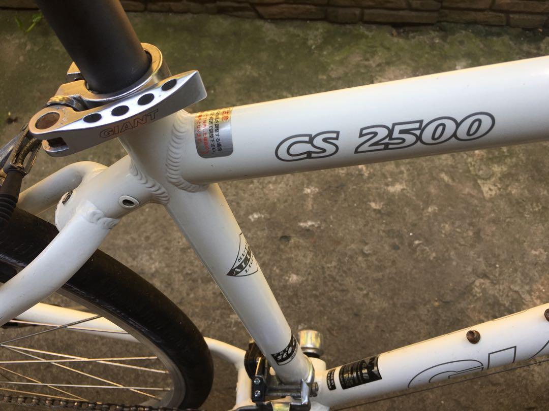 Giant CS2500 Hybrid Bike, Sports Equipment, Bicycles & Parts, Bicycles ...