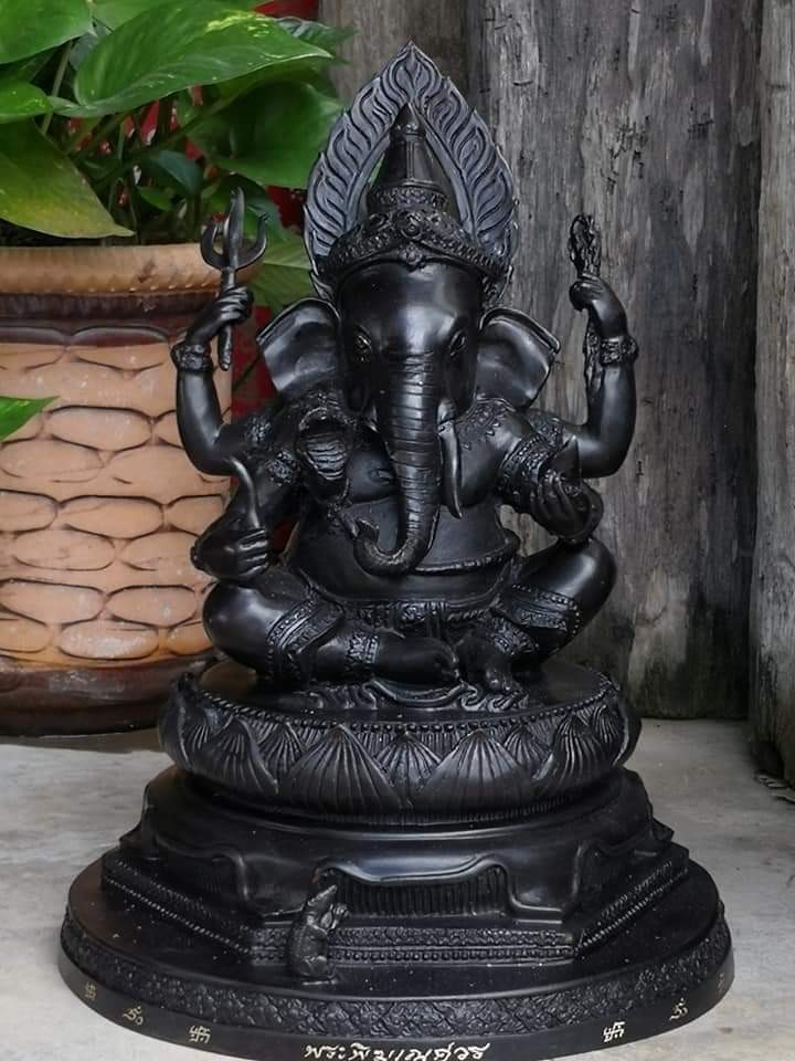 Phra Pikanet Bucha By LP Hong Wat Petchburi BE2547 Thai Amulet, Hobbies ...