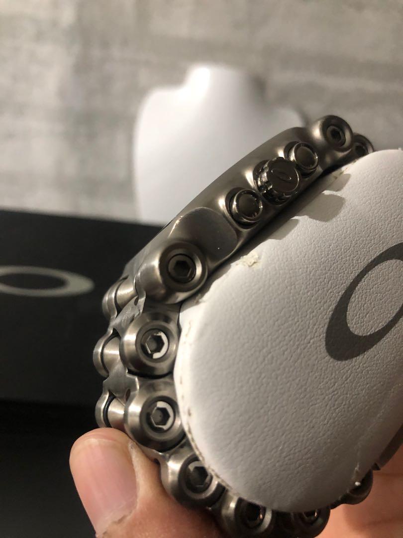 Oakley Minute Machine Gen2 Black Dial Titanium, Men's Fashion, Watches ...