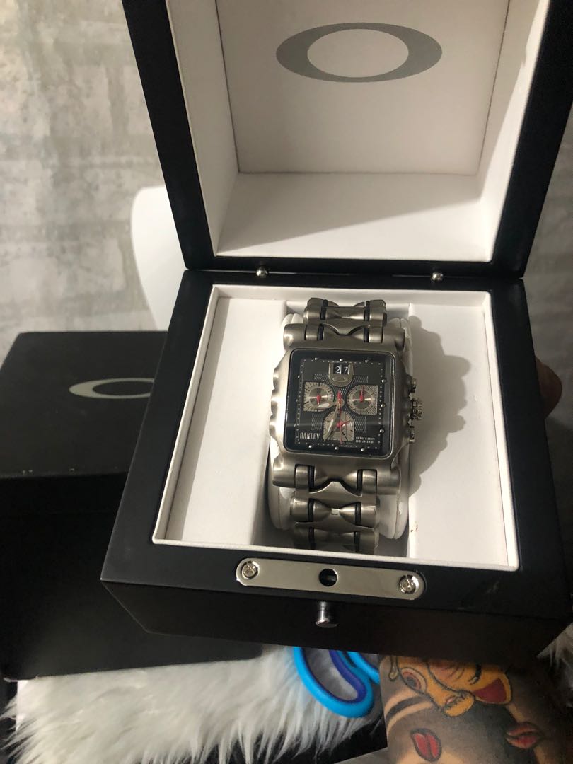 Oakley Minute Machine Gen2 Black Dial Titanium, Men's Fashion, Watches ...