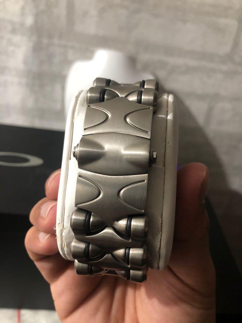 Oakley Minute Machine Gen2 Black Dial Titanium, Men's Fashion, Watches ...