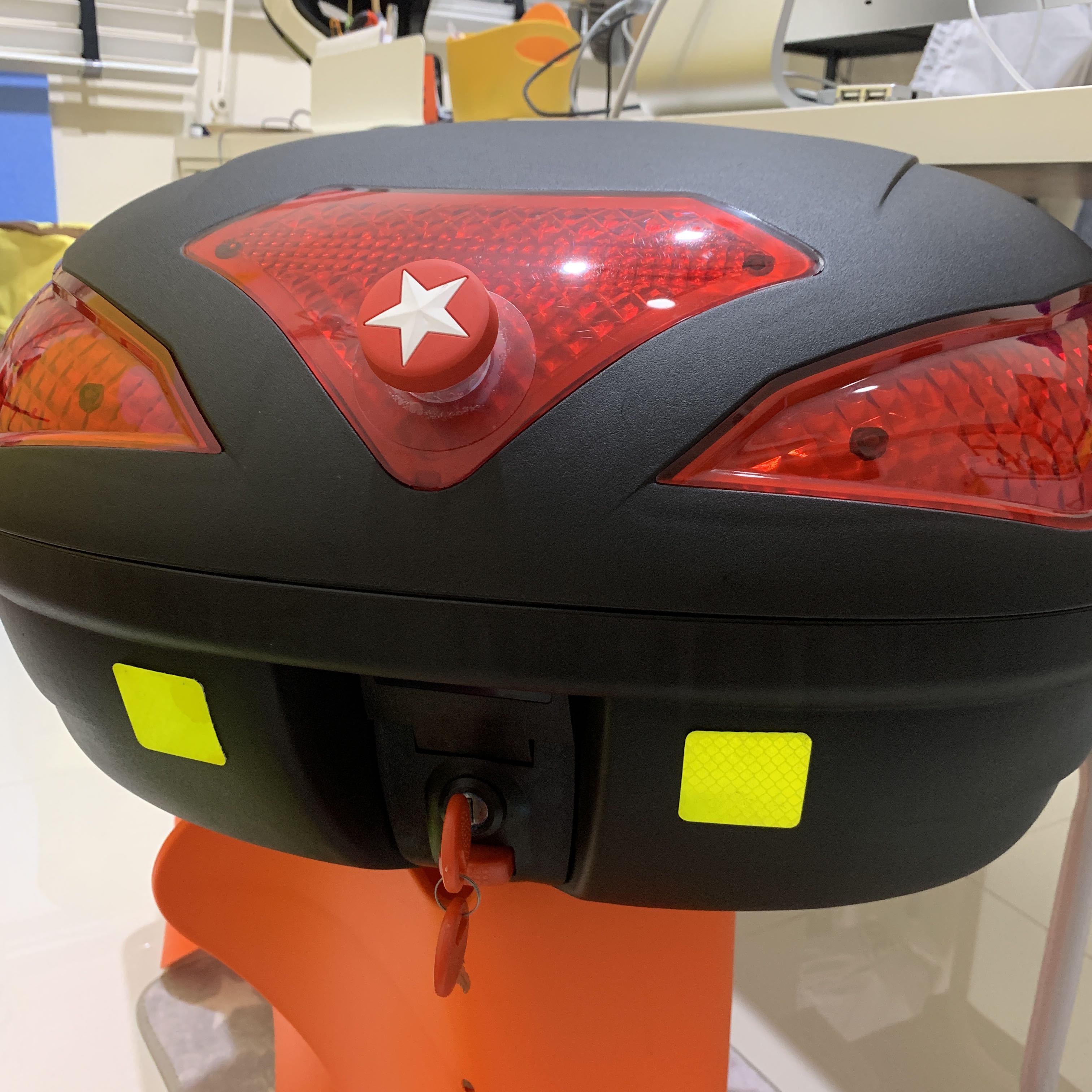 42L motorcycle TOP box, Motorcycles, Motorcycle Accessories on Carousell