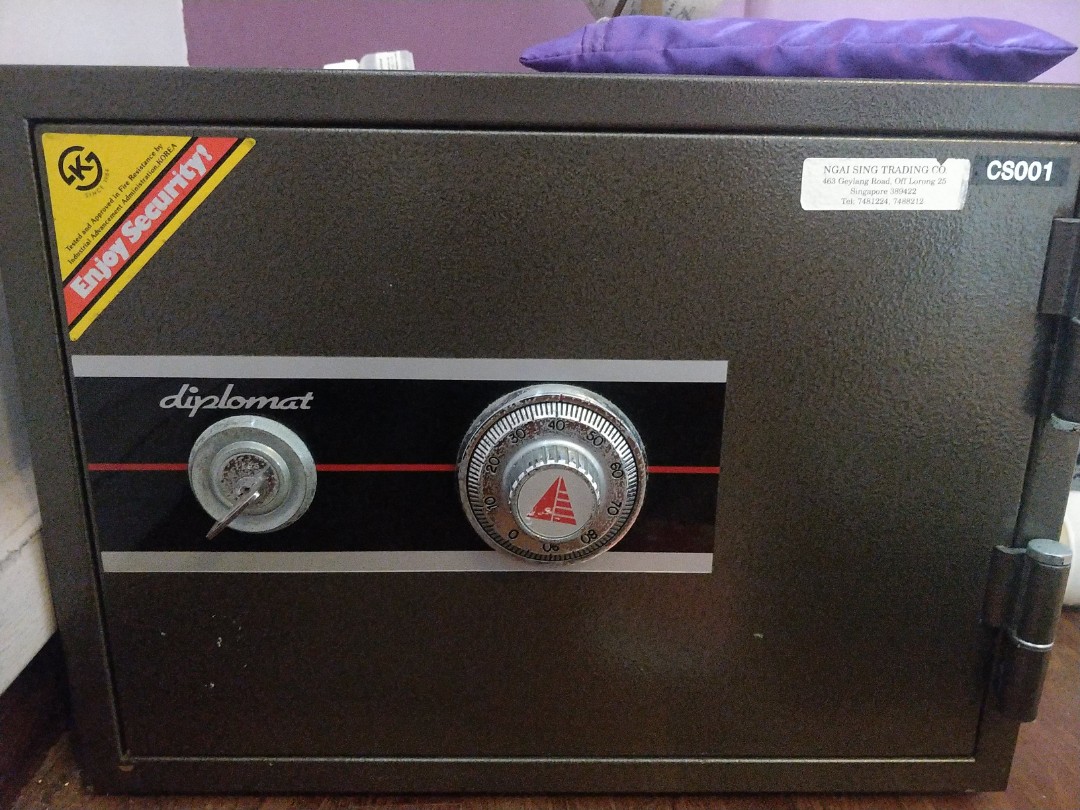 Diplomat Safe, Furniture & Home Living, Home Improvement & Organisation, Storage Boxes & Baskets ...