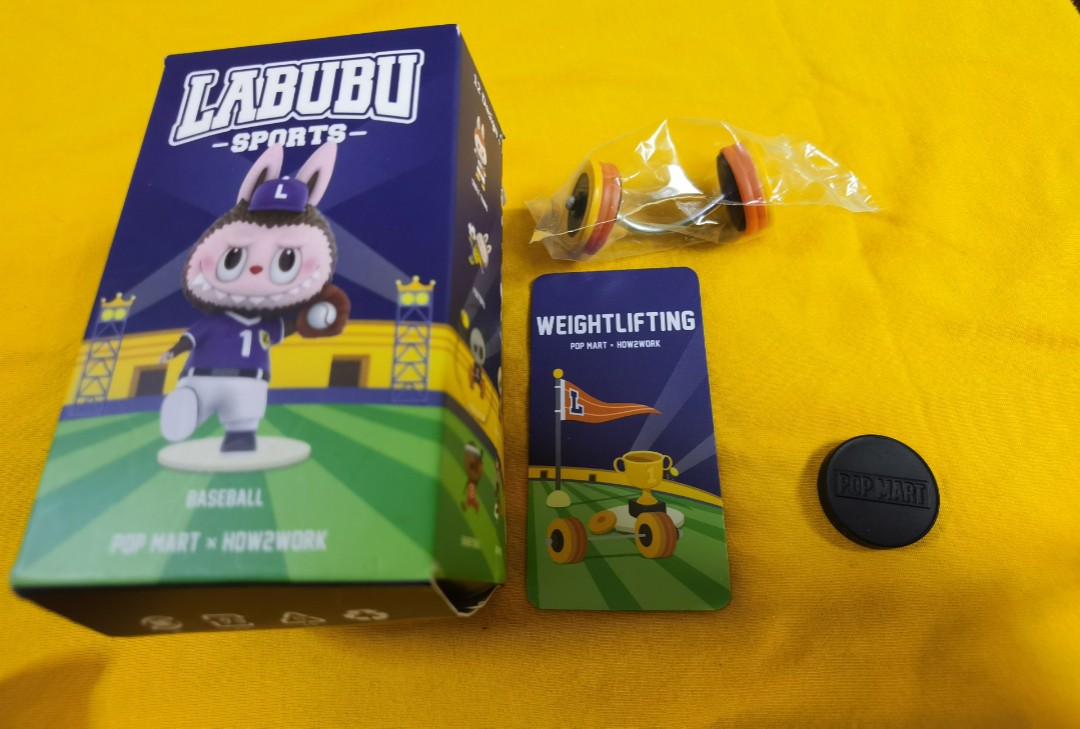 Labubu sports weightlifting, 興趣及遊戲, 玩具 & 遊戲類 - Carousell