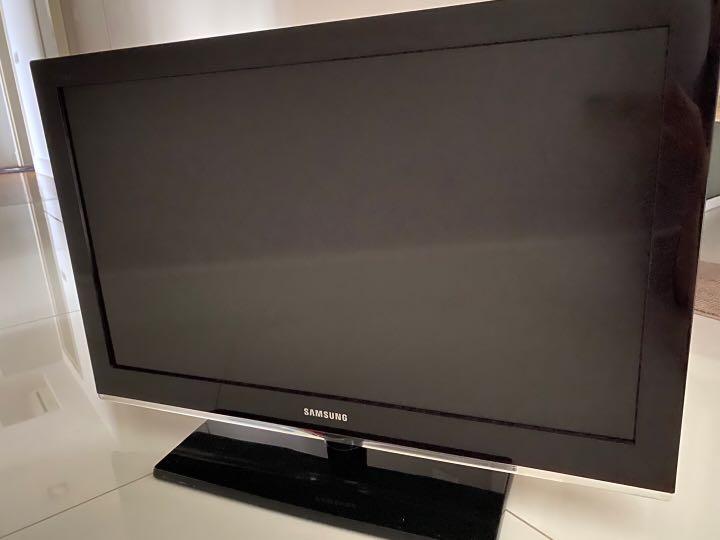 Samsung LCD TV 32 Inch, TV & Home Appliances, TV & Entertainment, TV on ...