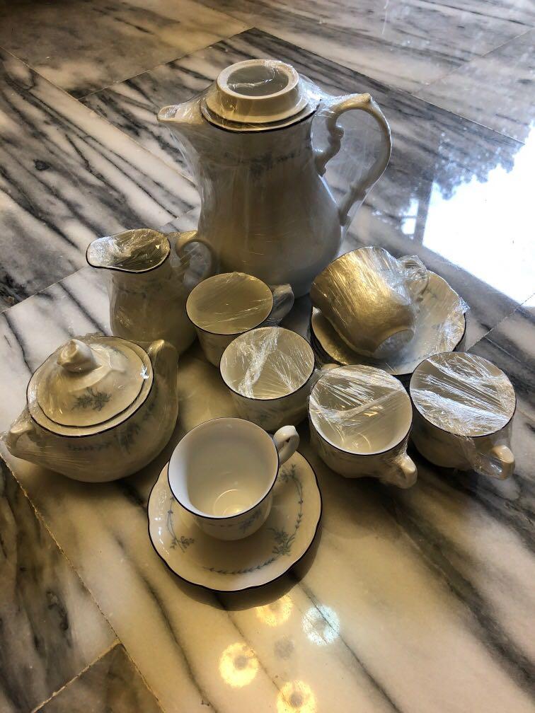 Vintage TK Thun Tea Set for 6, Hobbies & Toys, Memorabilia ...