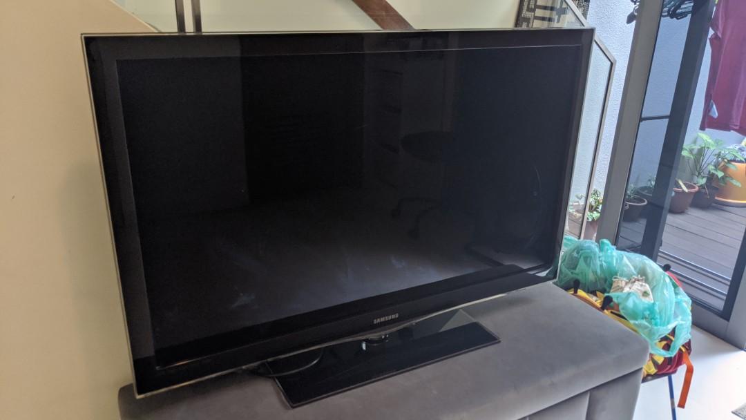 Samsung 46" LCD TV, TV & Home Appliances, TV & Entertainment, TV on Carousell