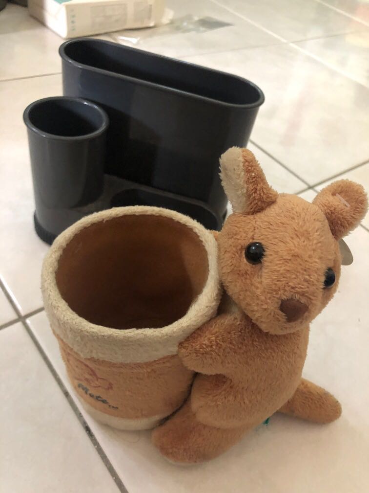Aus kangaroo Pen holder buy 1 free 1, Hobbies & Toys, Toys & Games on ...