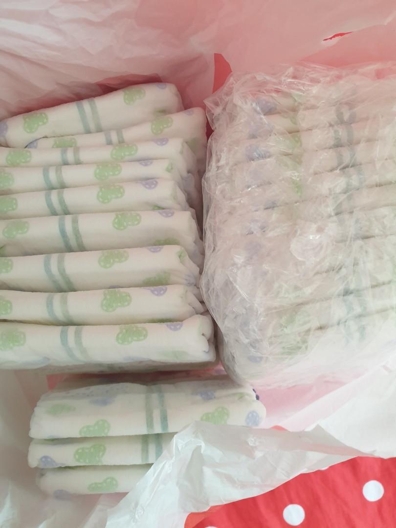 FREE: Open packet Huggies Diapers, M, Babies & Kids, Bathing & Changing ...