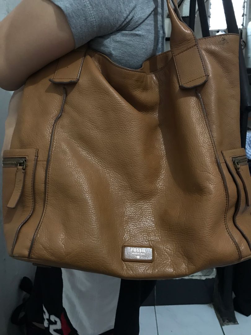 Tas Fossil coklat besar original, Fesyen Wanita, Tas & Dompet di Carousell