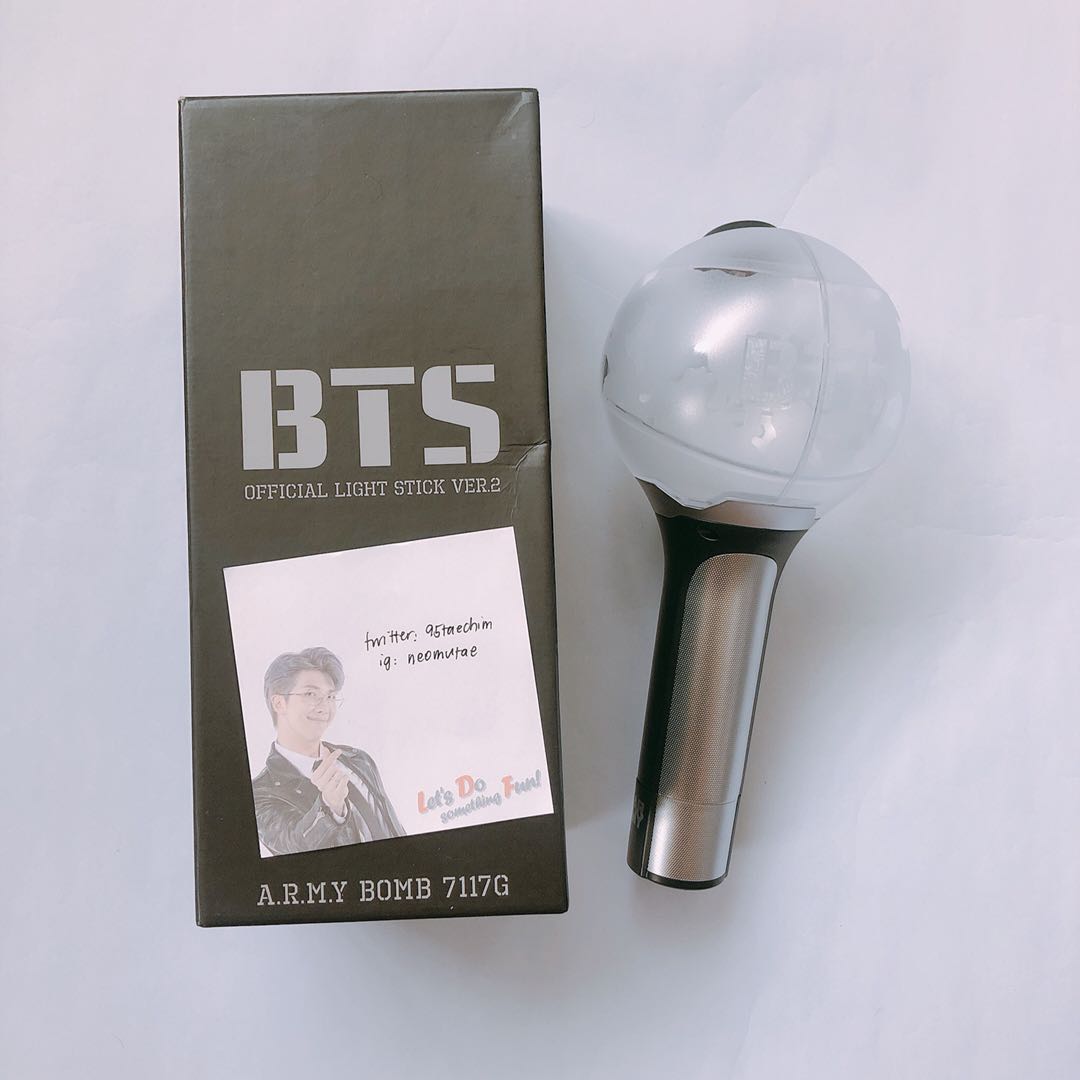 wts/lfb official bts army bomb version 2, Hobbies & Toys, Memorabilia & Collectibles, K-Wave on ...