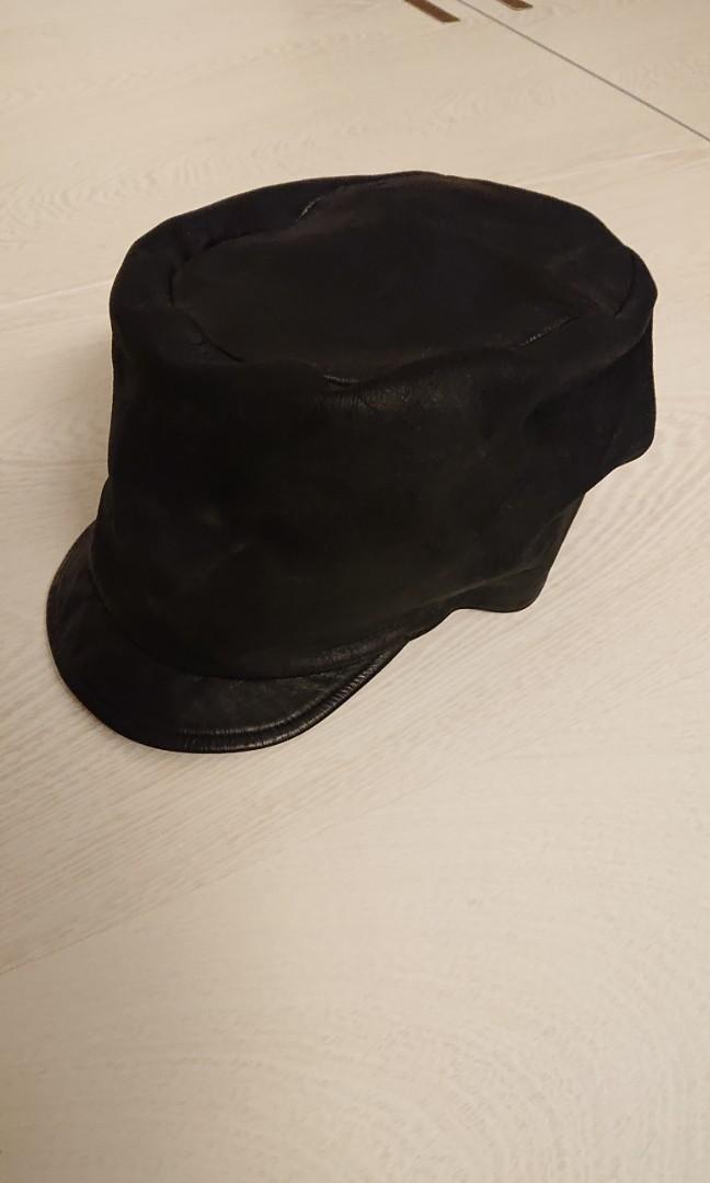 Julius cow leather cap, 男裝, 手錶及配件, 棒球帽、帽 - Carousell