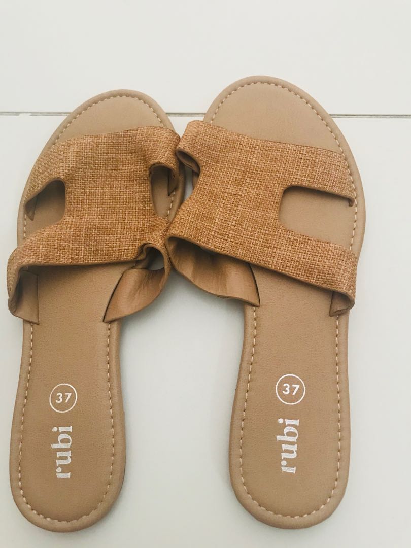 Rubi flat sandal, Women's Fashion, Footwear, Sandals on Carousell