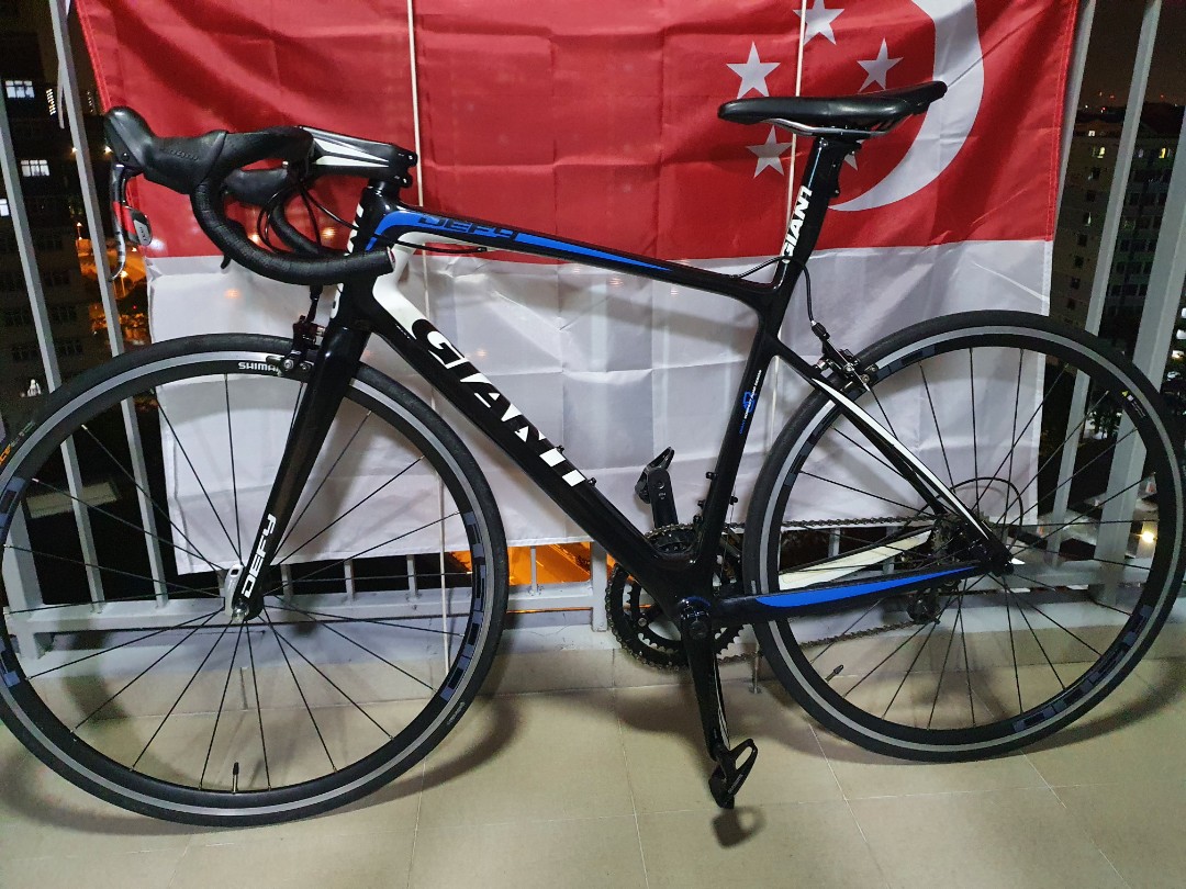 Giant Defy (Carbon frame) with SRAM RED shifter, Sports Equipment ...