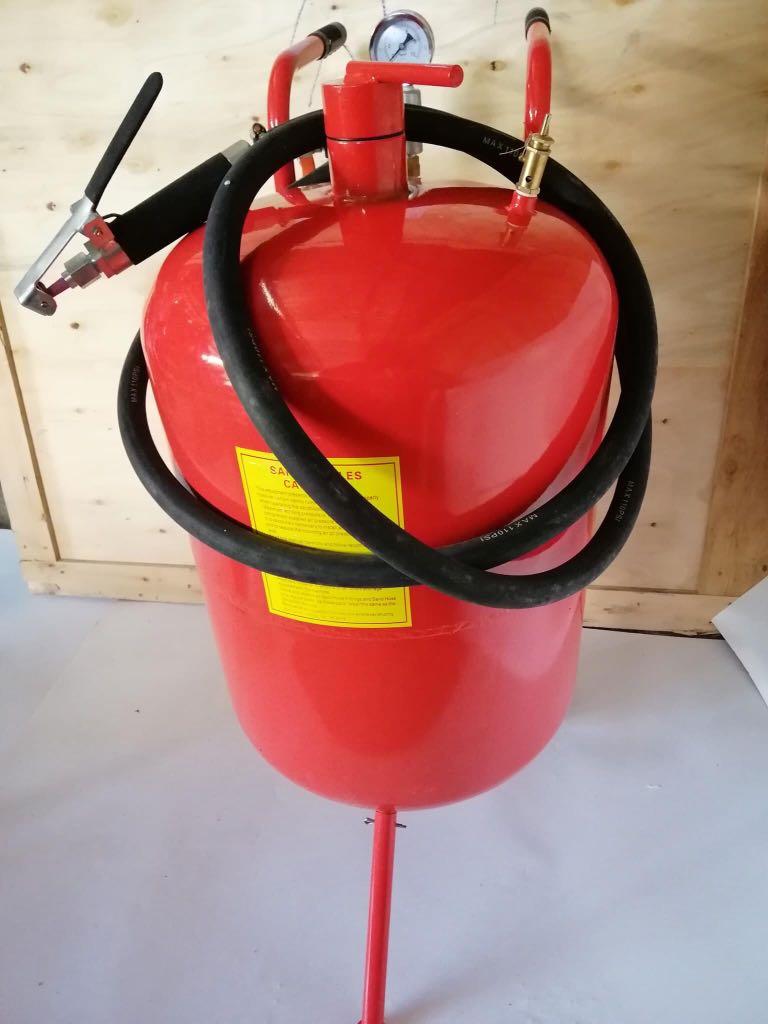 Sandblaster tank 20 gallons set, Commercial & Industrial, Construction ...