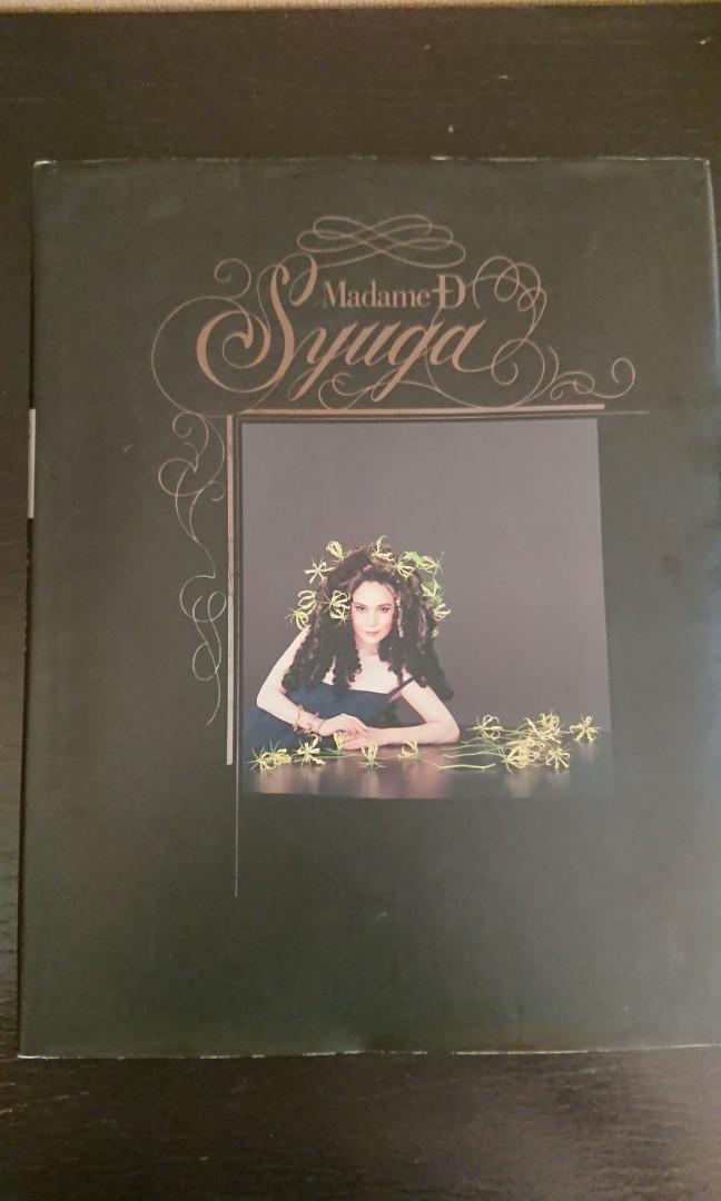 Art book Madame D'Syuga by Dewi Soekarno, Antik, Lainnya di Carousell