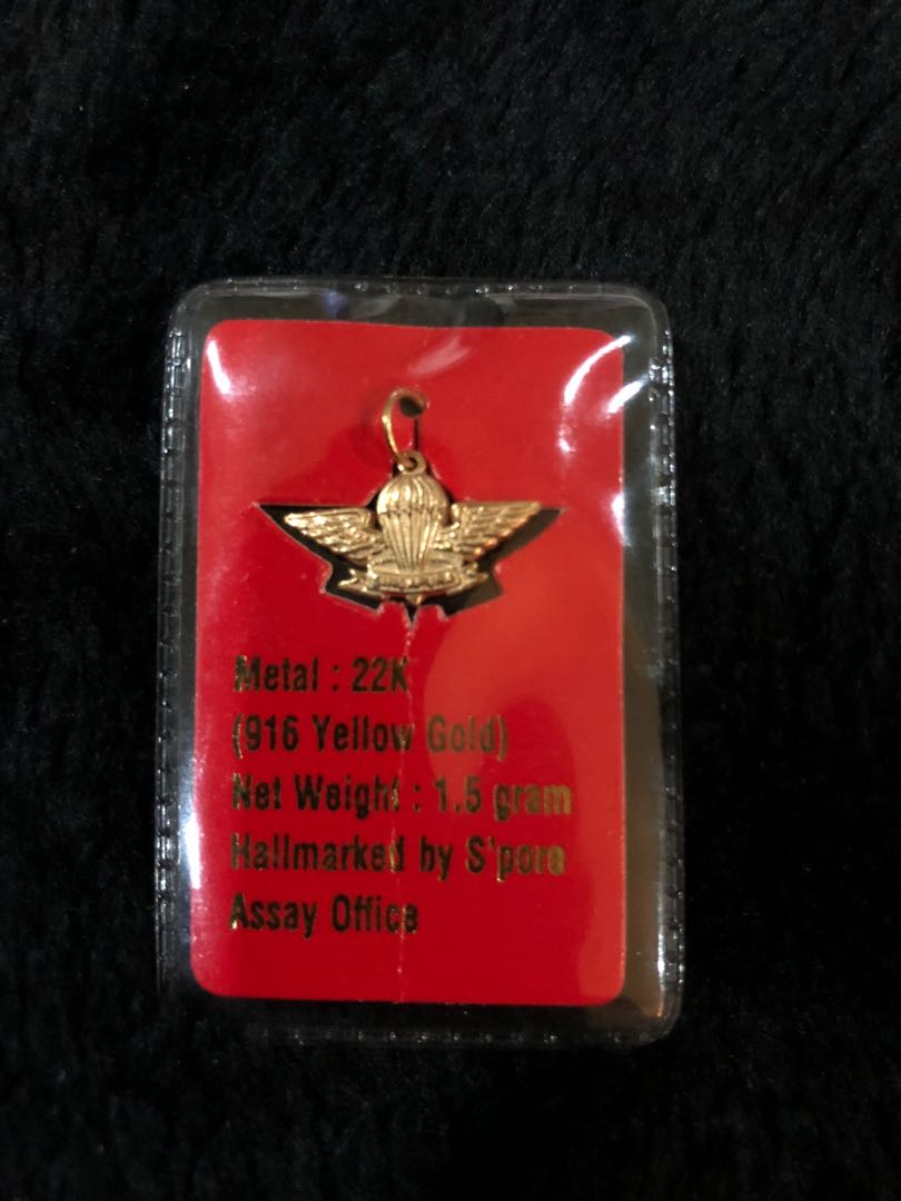 Commando pendant, Vintage & Collectibles, Vintage Collectibles on Carousell