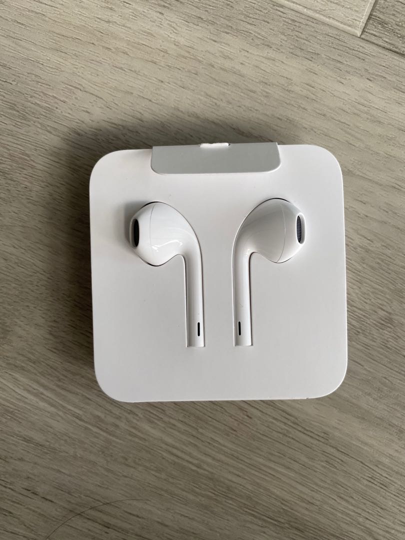 EarPods with lighting connecter, Audio, Portable Audio Accessories on ...